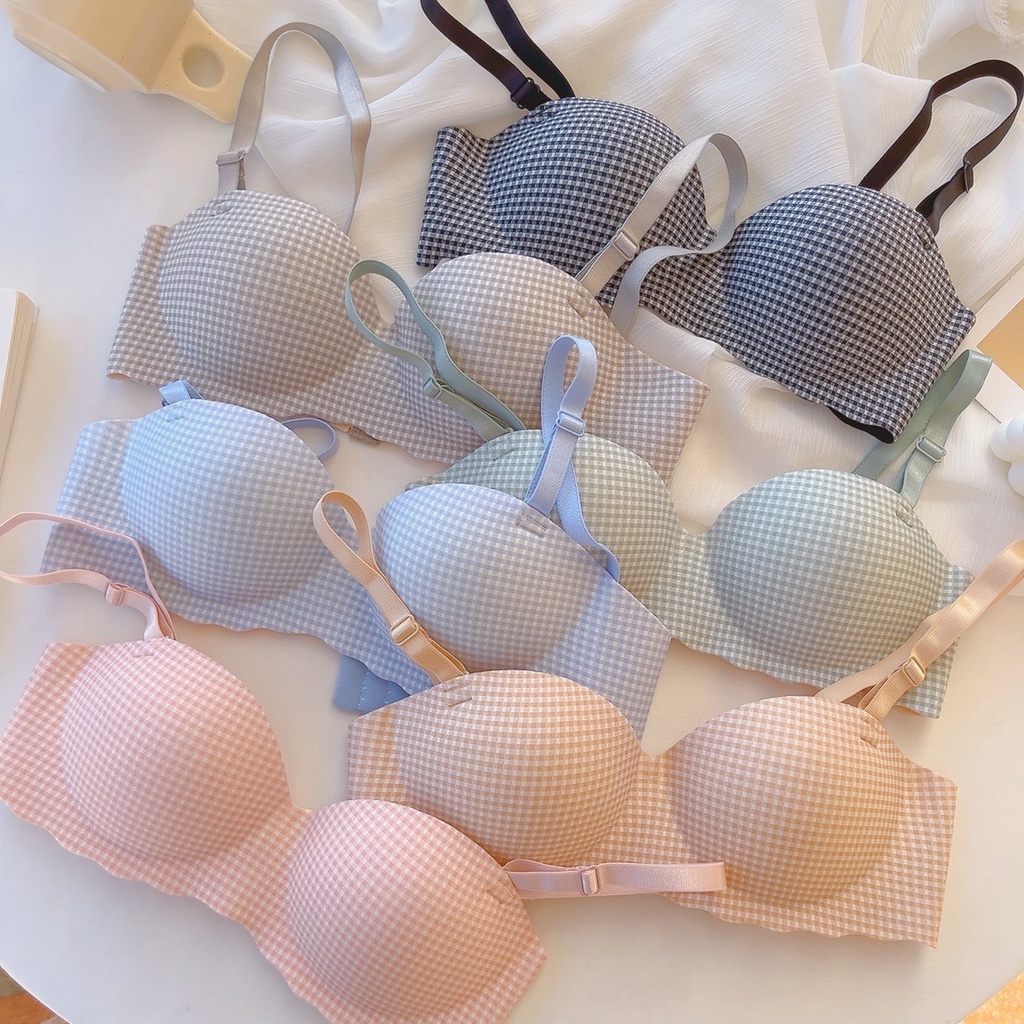 Summer seamless one-piece bra women's small chest gathered on the flat ...