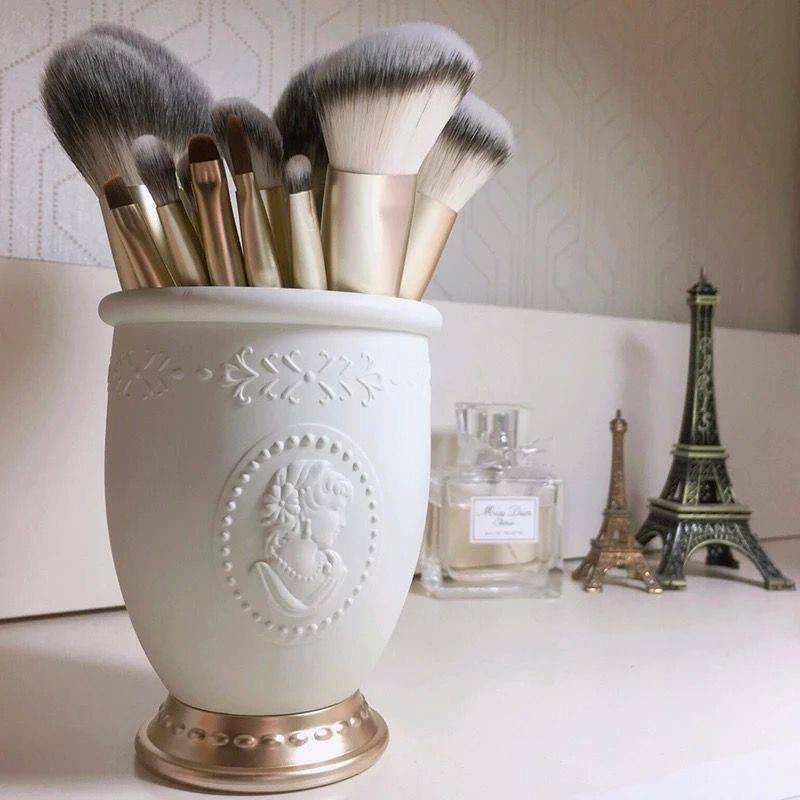 Makeup Brush Bucket Beauty Storage Bucket Relief Portrait of Nobility ...