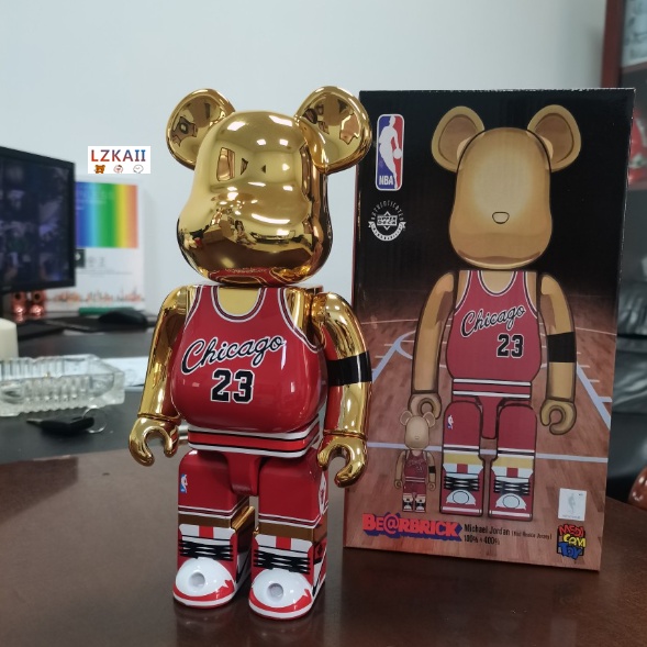 Bearbrick × Michael Jordan - Chicago Bulls No.23 400% Gear Joint 28 cm ...