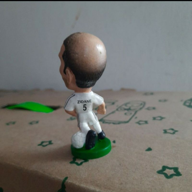 Miniature Zinedine Zidane Costume Real Madrid/H = 7cm | Shopee Philippines