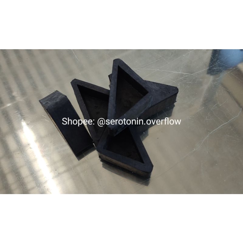 1.5x1.5 Triangle Angular Rubber Goma 1 1/2 x 1 1/2 Foot Cover Monoblock ...