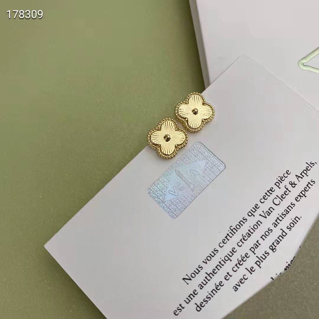 【Lupe！！】Van 2021 Classic Logo Stud Earrings Delicate Elegant Simplicity ...