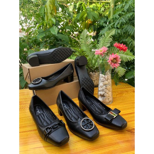 Shoes heels pwedi pang office/ Sm/school shoes.supper lambot SA paa ...