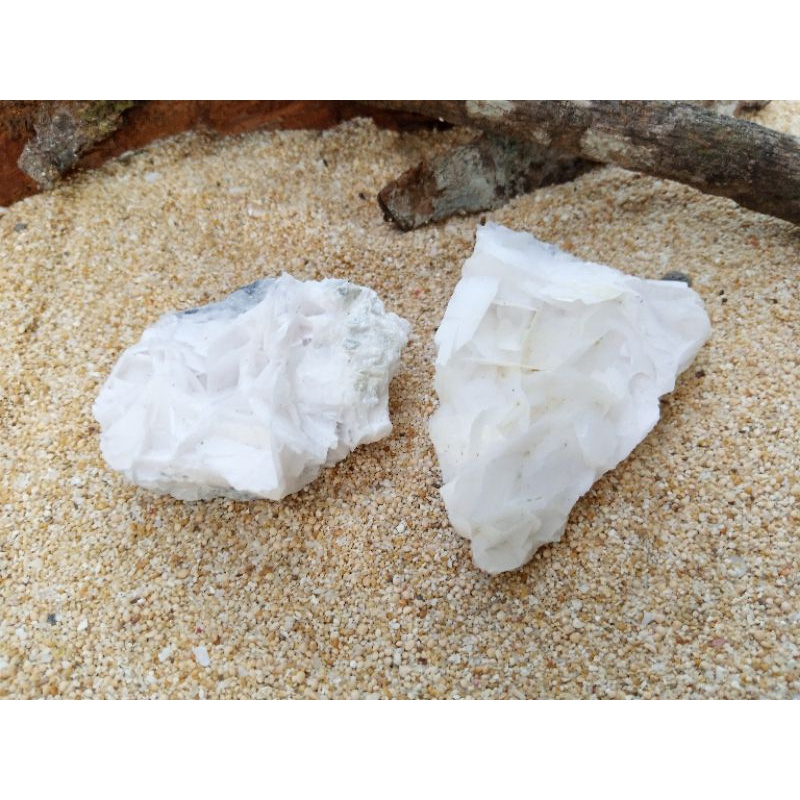 Flower Petal-Bladed Calcite (UV light reactive) | Shopee Philippines