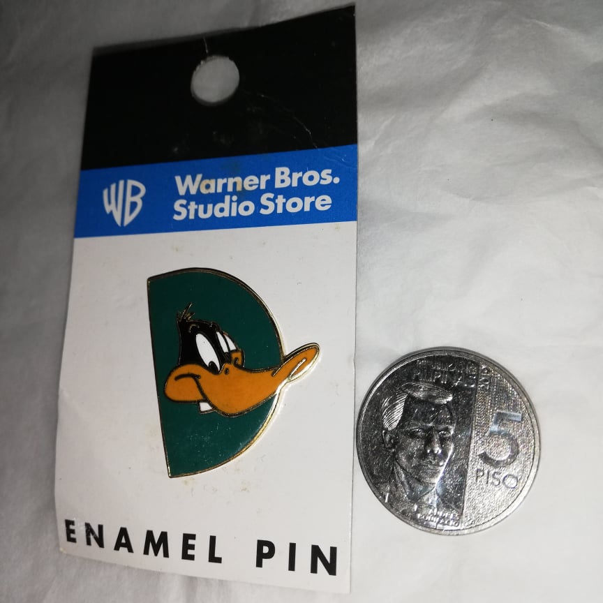 Original Warner Bros Studio Store 1999 Enamel Pin Exclusive Daffy Duck ...