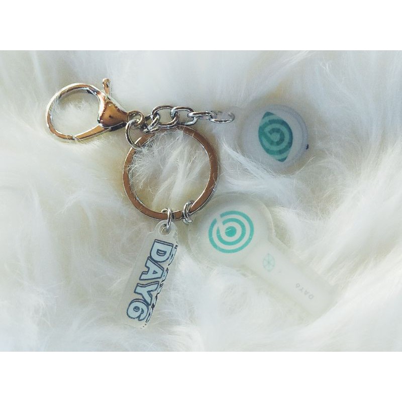 KPOP ACRYLIC KEYCHAINS iKON,twice,suju,superm,mamamoo,got7,Seventeen ...