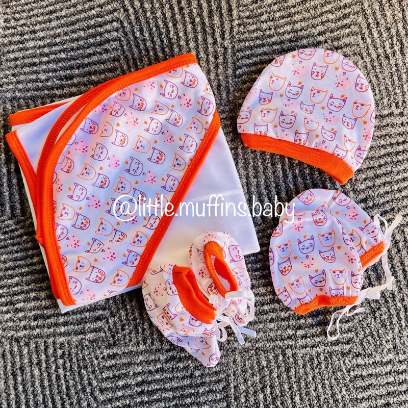 little muffins 6 in 1 Newborn Receiving Set (Blanket, Bonnet, Mittens ...
