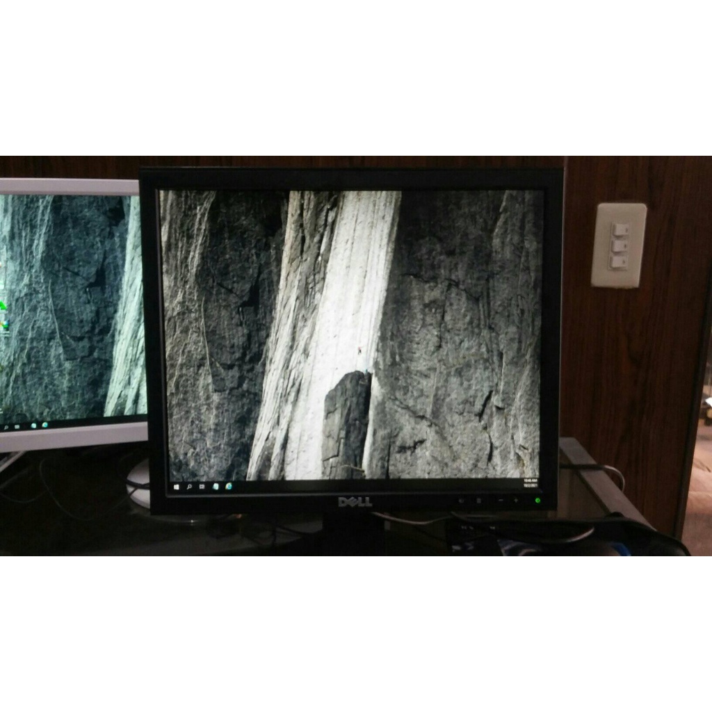 17-Inch Square Monitor ASSORTED BRAND FREE powercord and VGA cable ...