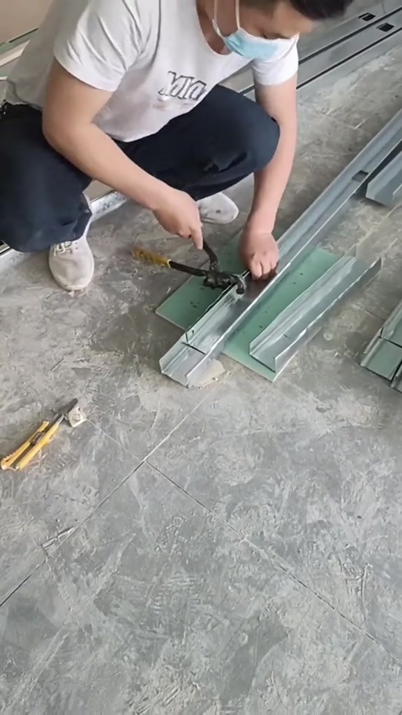 Metal Keel Clamp Ceiling Keel Riveting Clamp Industrial Studs Nailless ...