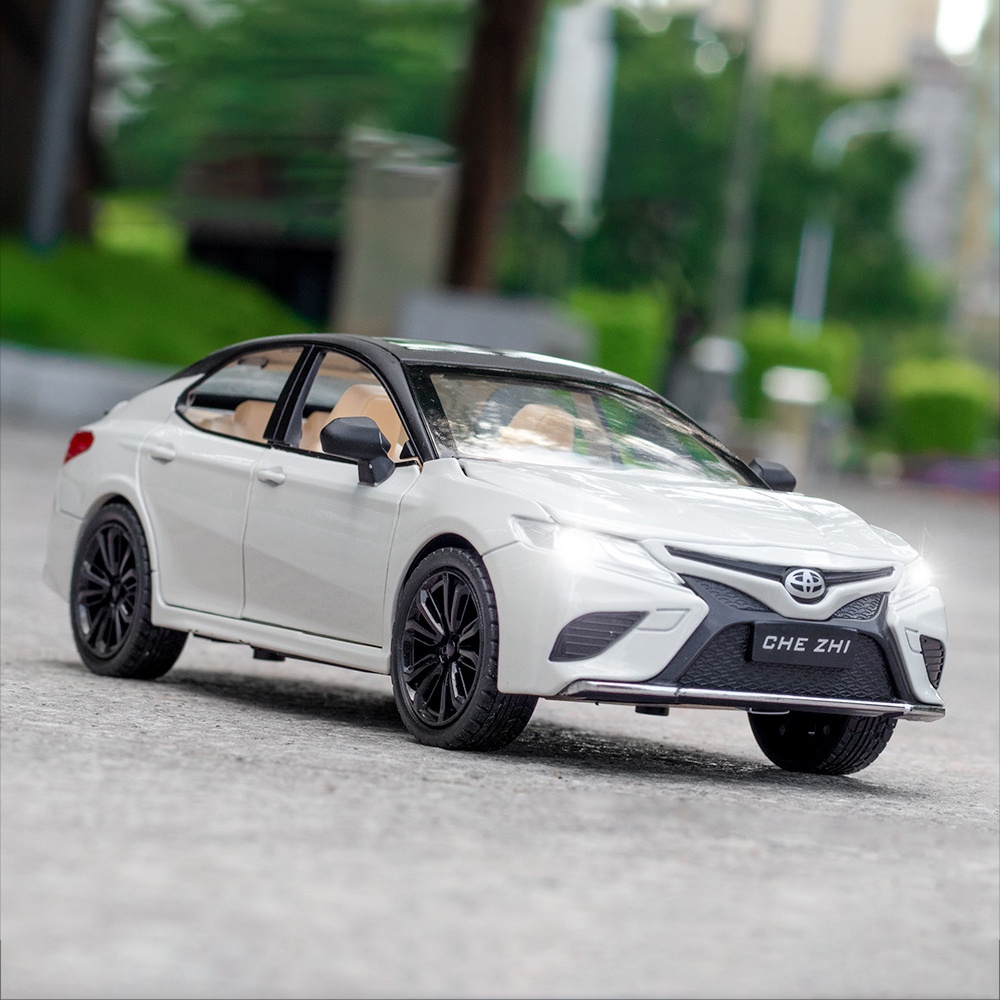 1:24 Scale Toyota Camry Alloy Car Model Diecast Car Sound Light Car ...