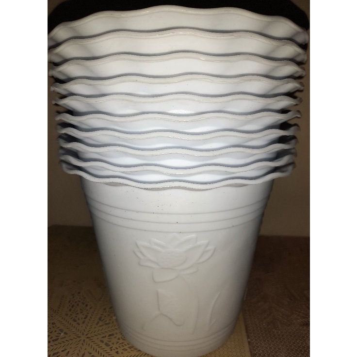 10PCS flower design white pots for plants (20x16 cm) - Php30 each only ...