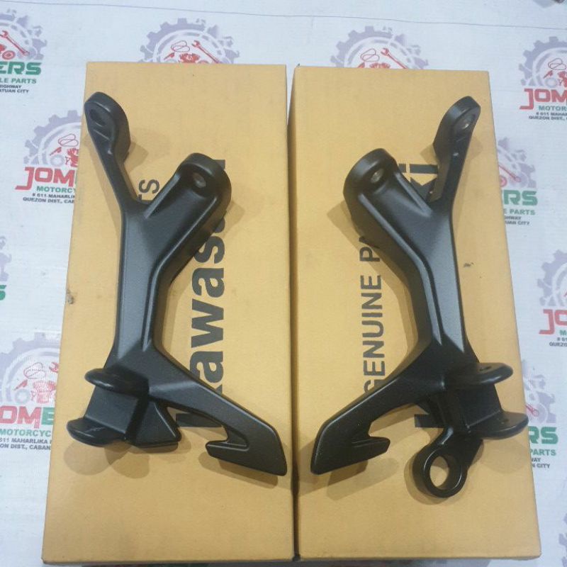 NINJA 400 Z400 Z500 STAY,REAR STEP BRACKET LEFT / RIGHT GENUINE 35063 ...