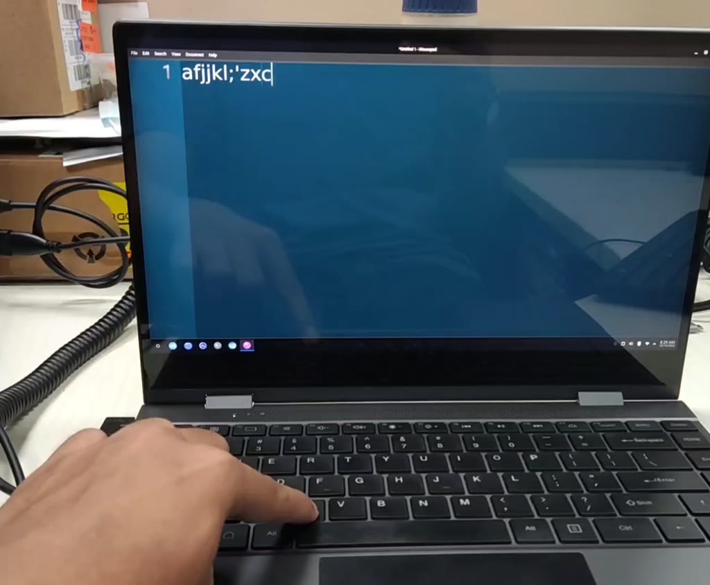 4K 15.6"Portable Monitor With Magnetic keyboard touchscreen 5400mAh ...