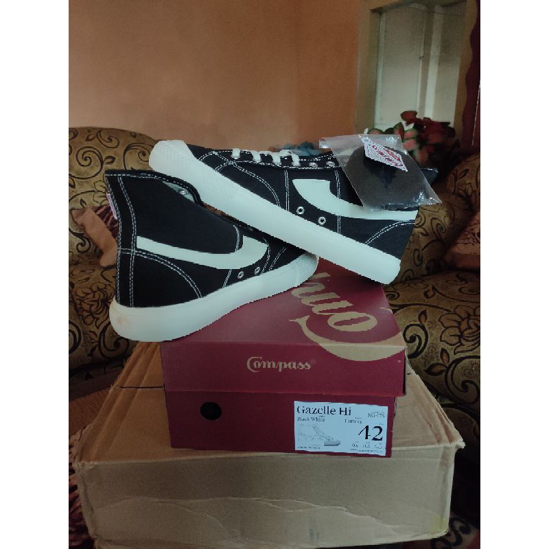 Compass Gazelle Hi shoes, Black and white | SIZE: 42 NEW | Shopee ...