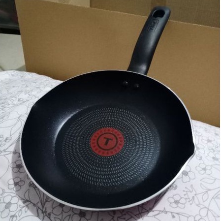 Brand New T-fal 8" Fry Pan W/ Pouring Spouts Red...(US) | Shopee Philippines