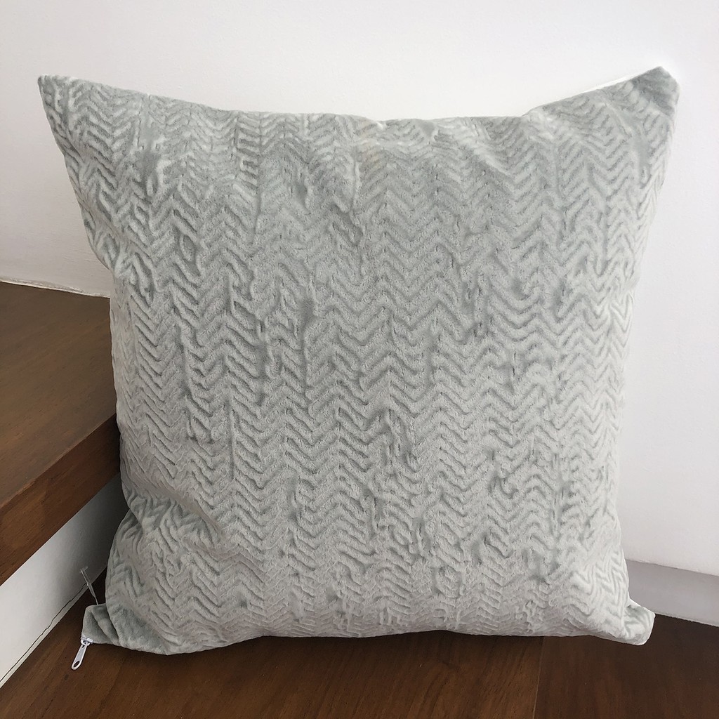 TP - NEUTRAL LIGHT GRAY ZIGZAG VELVET / WHITE BACK Throw Pillow Case ...