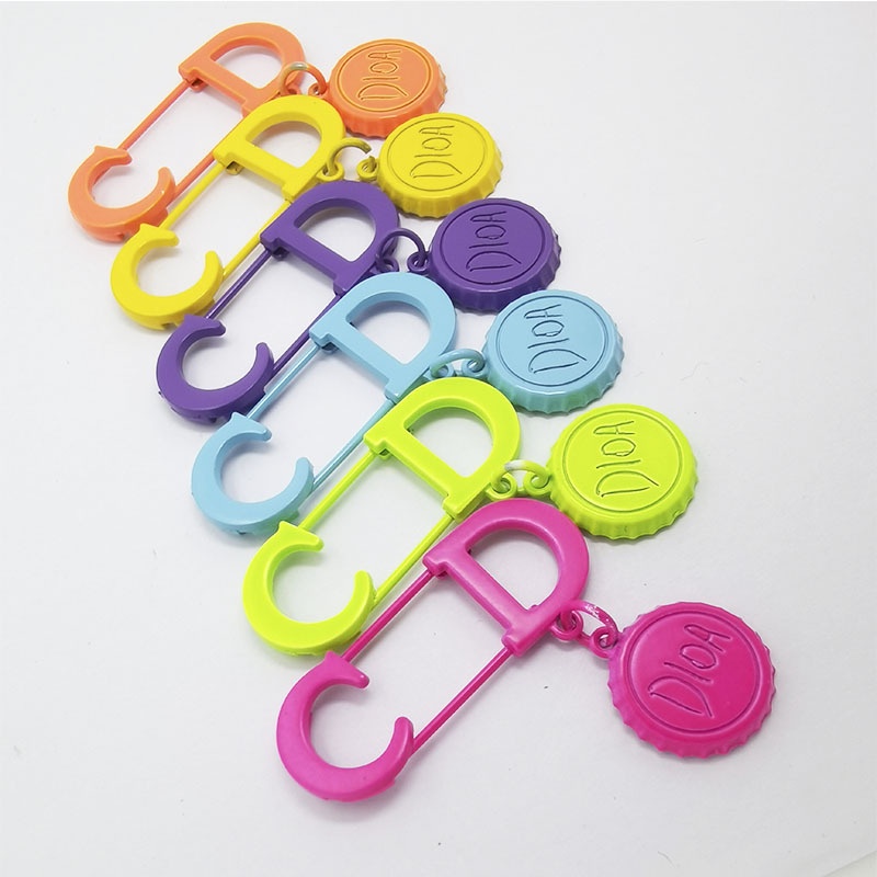 Fashion Colored Soda Bottle Caps Pin Cartoon Movie Badge Brooches Denim