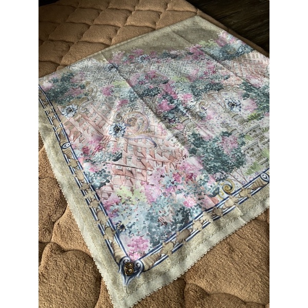 The Sevilla Series Buttonscarves and Tapis ginger Buttonscarves ...