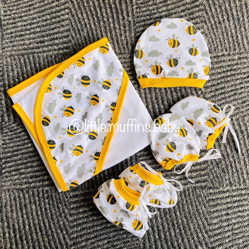 little muffins 6 in 1 Newborn Receiving Set (Blanket, Bonnet, Mittens ...