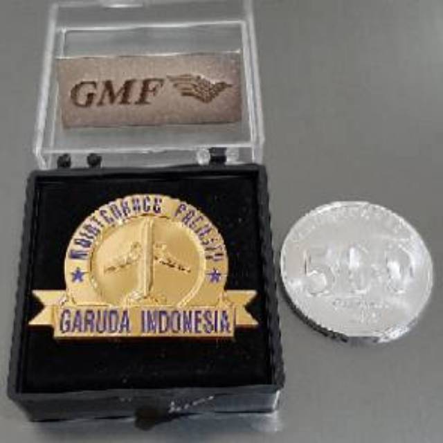 Gmf AeroAsia Garuda Indonesia pin and label package for leather bag ...