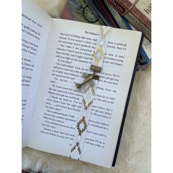 Handmade Elastic Bookmarks | Plane in White Geometric Strap | Shopee ...
