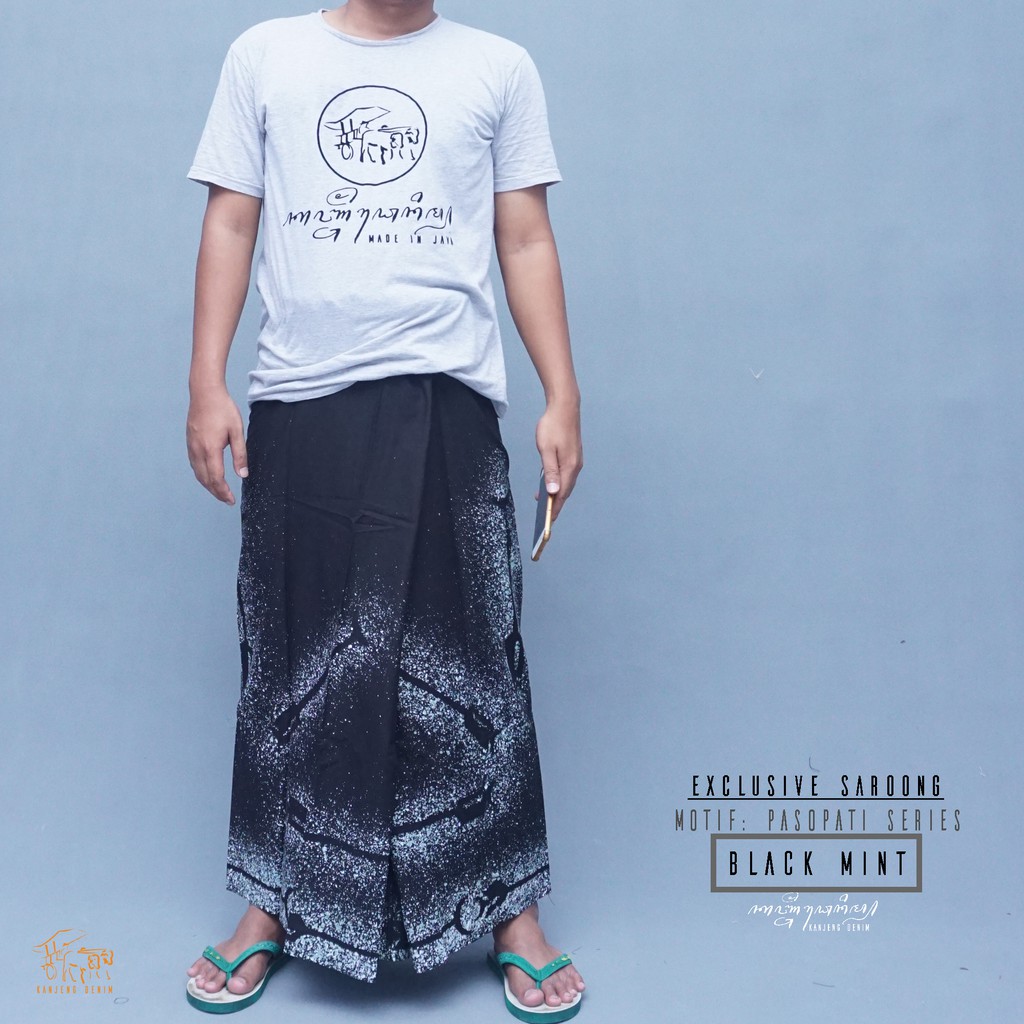 Sarong Batik Kanjeng Motif Pasopati Tradisional Retro Warna Black Mint ...