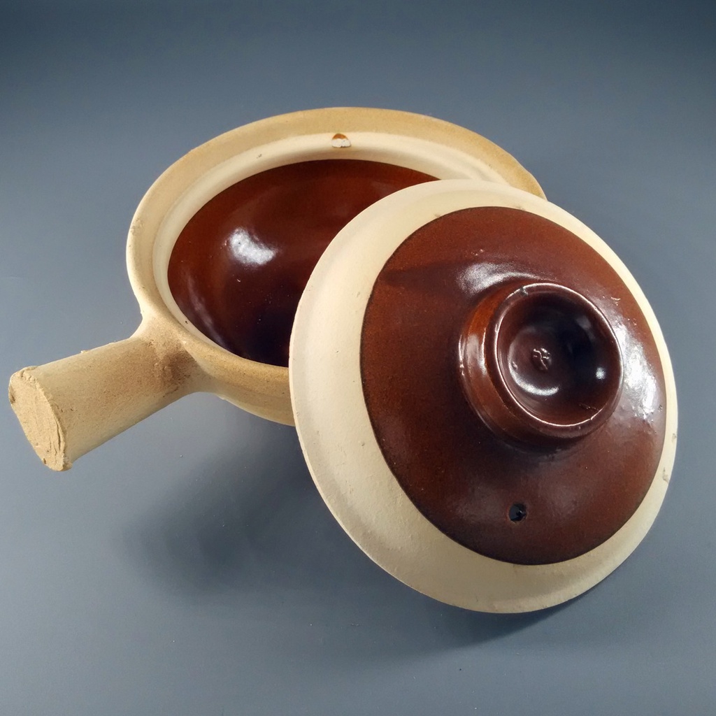 Traditional Earthen Casserole. Claypot Rice Casserole Clay Pot Porridge ...