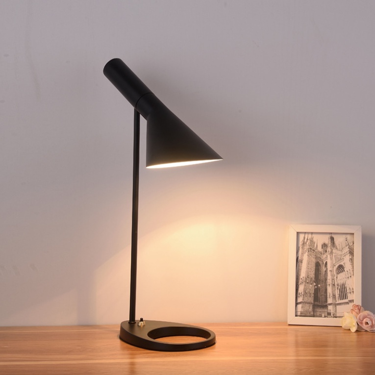Nordic Modern Minimalist Creative LED Eye Protection Table Lamp Desk ...