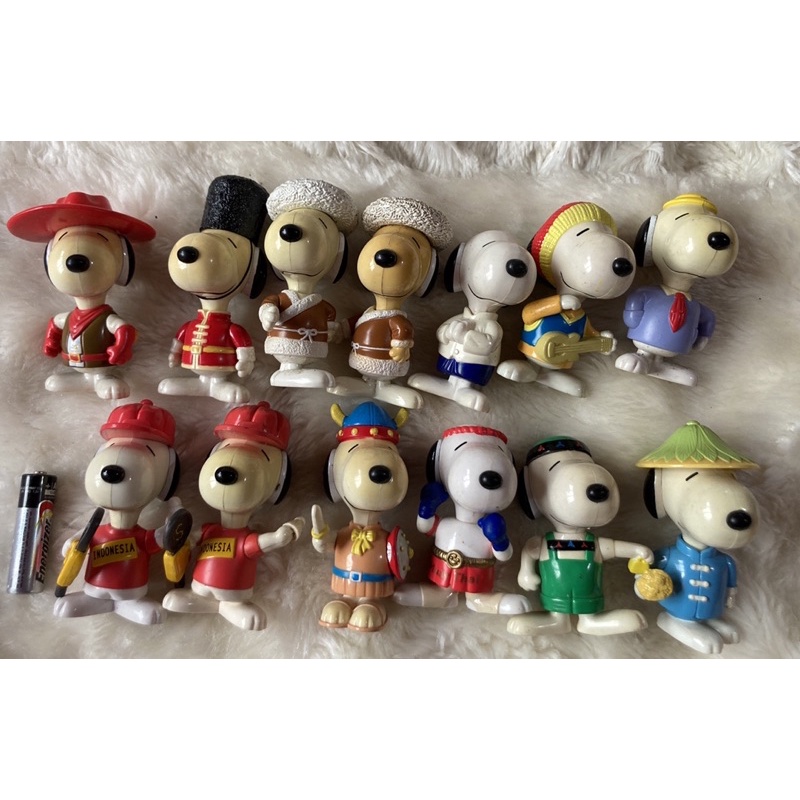 Snoopy World tour ,1999 McDonalds toys, Snoopy figurines, 11 Countries ...