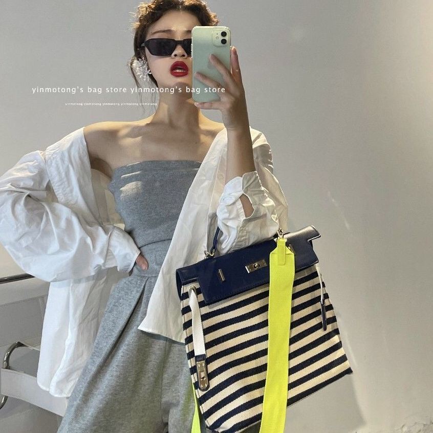 Super Hot Large Capacity Cross-Body Female Summer Niche Texture ...