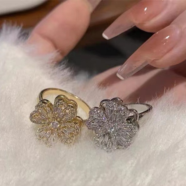 Rotatable four lucky grasses, light luxury, fashion, creativity, simple and exquisite small ...