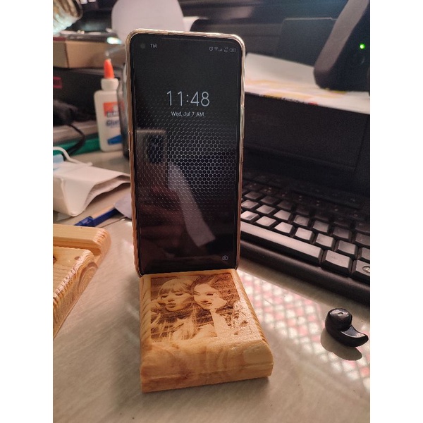 Personalized laser engraved wood phone stand | Shopee Philippines