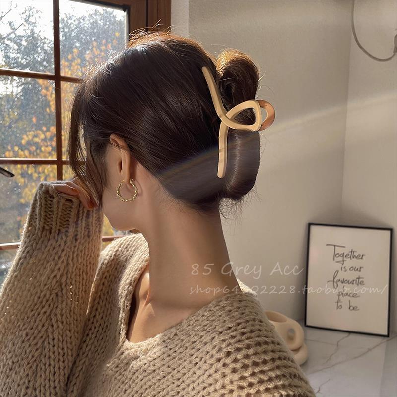 Frosted Temperament Cross Hair Clip Female Winter Large Size Shark Back ...