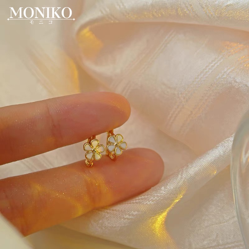 MONIKO Original Design Little Daisy Stud Earrings Cute Earrings Couture ...