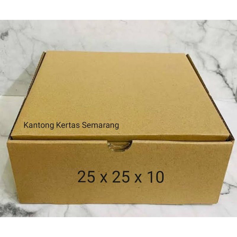 Cardboard 25x25 x 10cm die cut For Cake box hampers box | Shopee ...