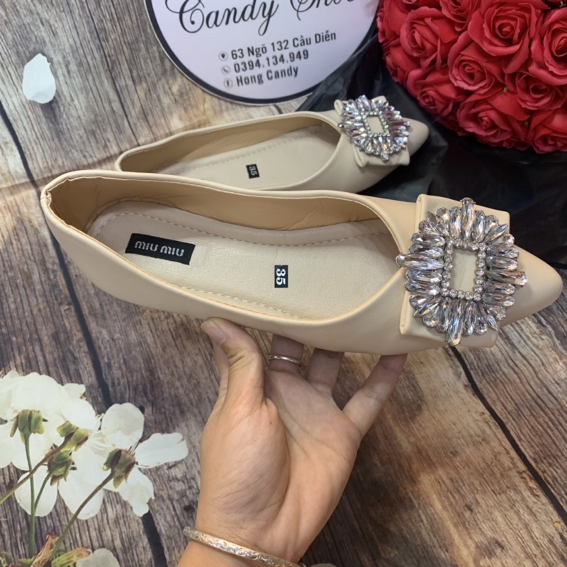 Super Sparkling Stone Female Flats, Soft Beautiful Leather Legs ...