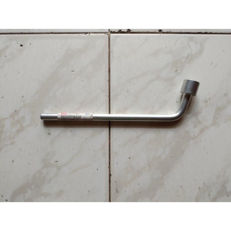 Isuzu Elf NHR NKR NLR 55 Engkel Wheel Lock | Shopee Philippines