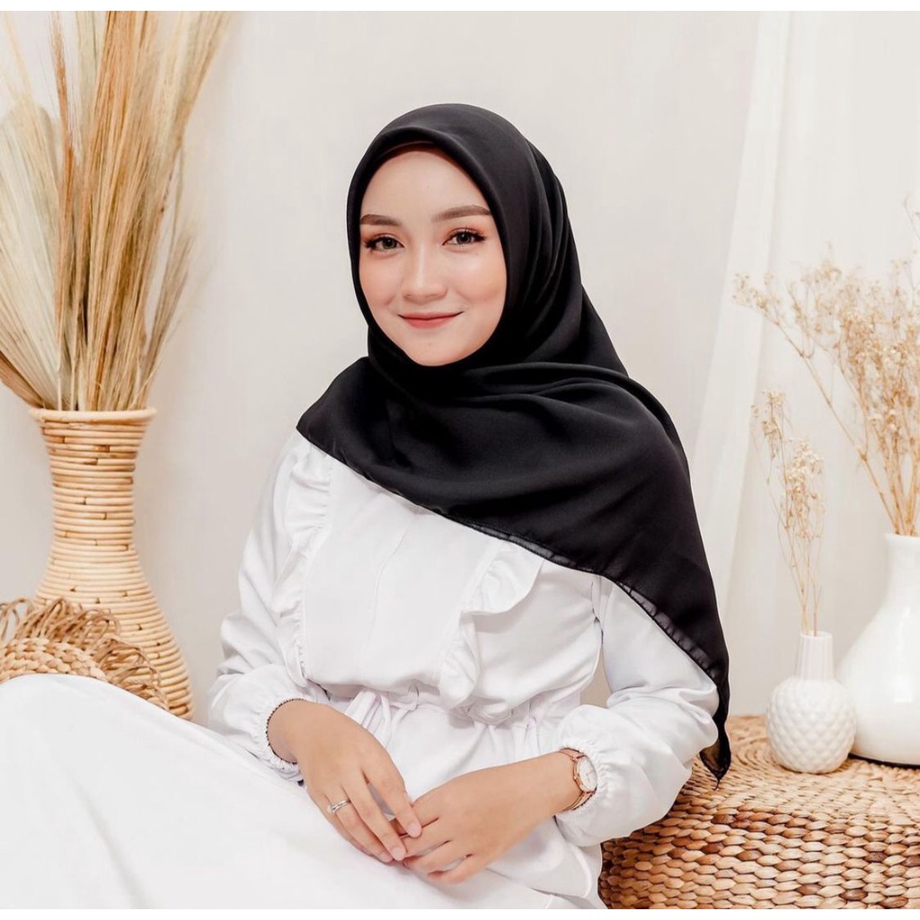 HITAM Hijab Square Plain PREMIUM ANTI LEYOT (Black) | Shopee Philippines