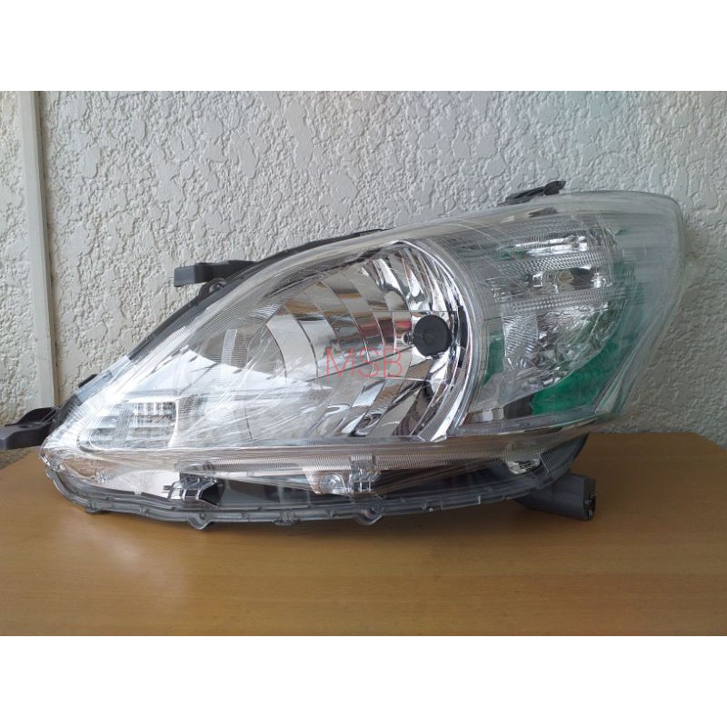 INNOVA headlight 2012 to 2015 | Shopee Philippines