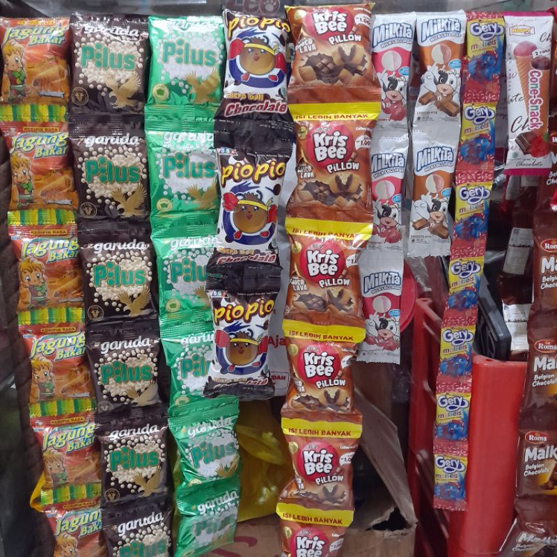 Assorted Snacks Grilled Corn Chips Pilus Garuda Spicy Seaweed Flavor ...