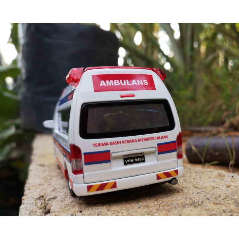 AMBULANCE KKM TOYOTA HIACE HIMEDIC CUSTOM DIECAST AMBULANS MODEL ...