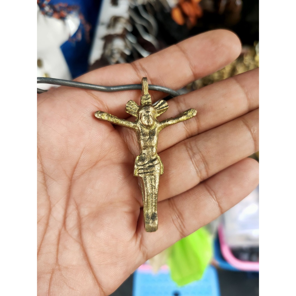 Santo Kristo nakadipa medalyon proteksyon | Shopee Philippines