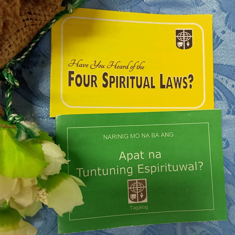 PCBS TAGALOG AND ENGLISH EVANGELISM TRACTS BUNDLE OF 50 PCS (3"X4.5"X1 ...