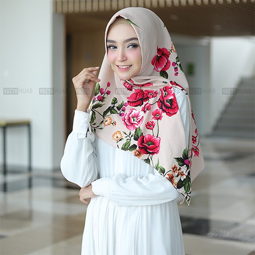 The Latest Instant Triangle Hijab Floral Printing Premium Triangle ...