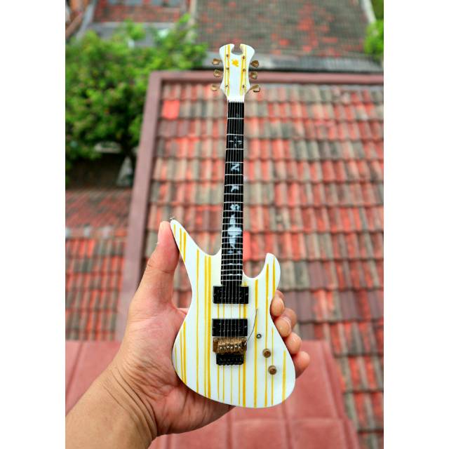 Miniature Guitar Schecter White Synyster Gates Avenged Sevenfold ...