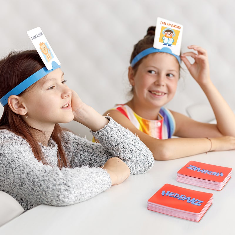 Hedbanz Guess Who Iam / Guessing Game for Kids/ Quick Question Family ...