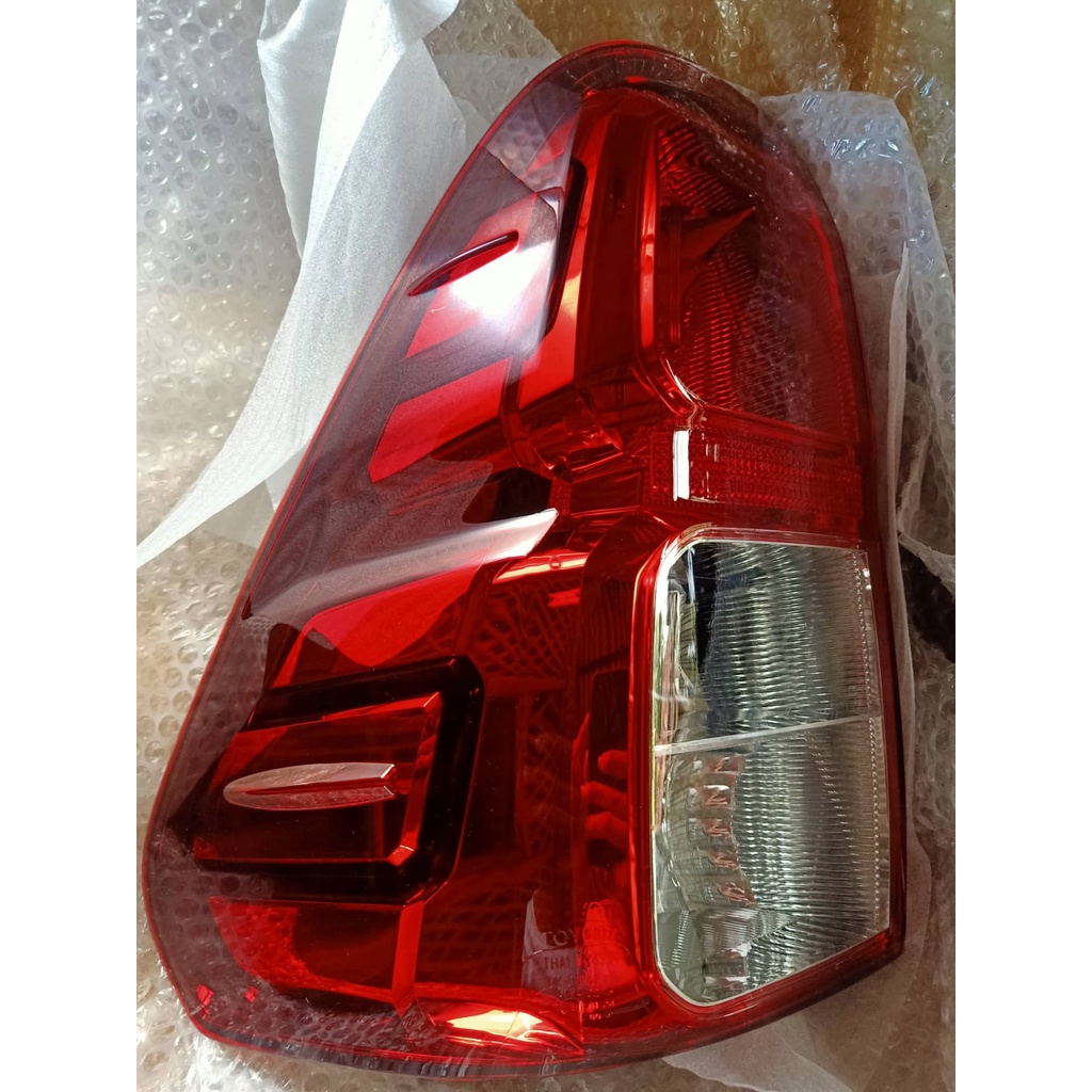 TOYOTA HILUX TAIL LAMP (RIGHT SIDE) | Shopee Philippines