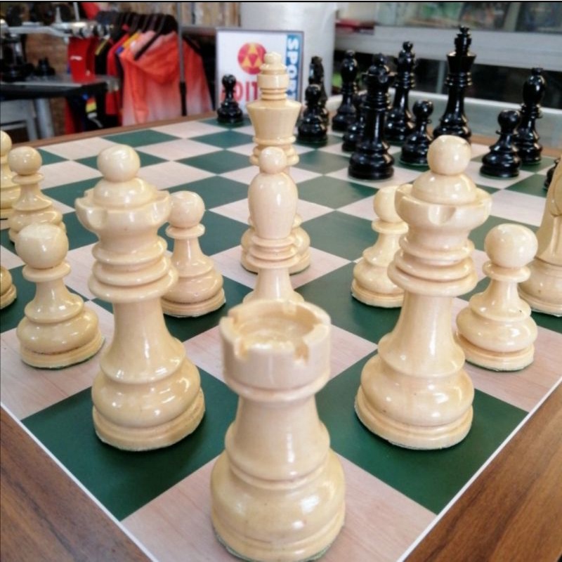 HIJAU Green Board Chess Set PERCASI Standard Wooden Pieces Good Neat ...