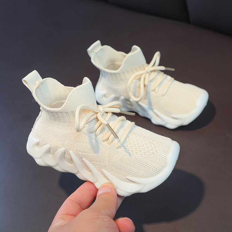 Mga sapatos na pang-sports ng mga batang babae ay nakamamanghang solong ... Mga sapatos na pang-sports ng mga batang babae ay nakamamanghang solong ...