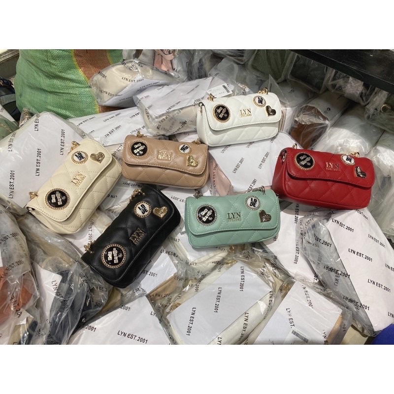 Lyn bag with ROXANNE BELT BAGS badge crossbody bag | Shopee Philippines